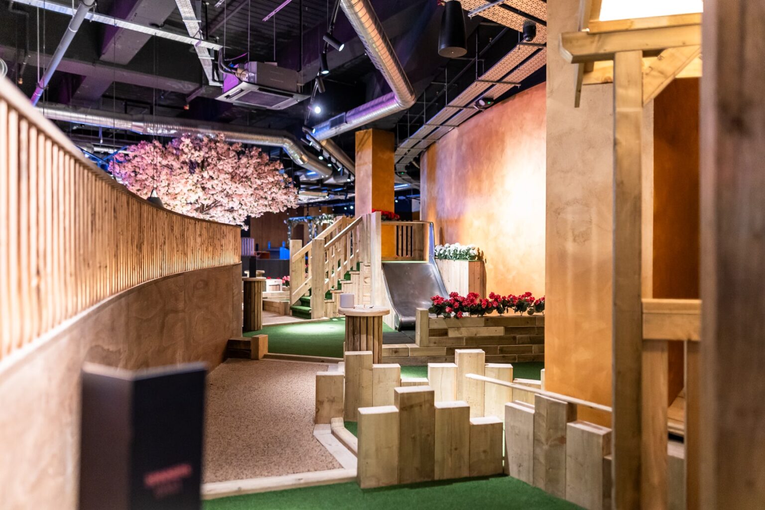 Mini Golf – Playful Indoor Golf | Spinners UK